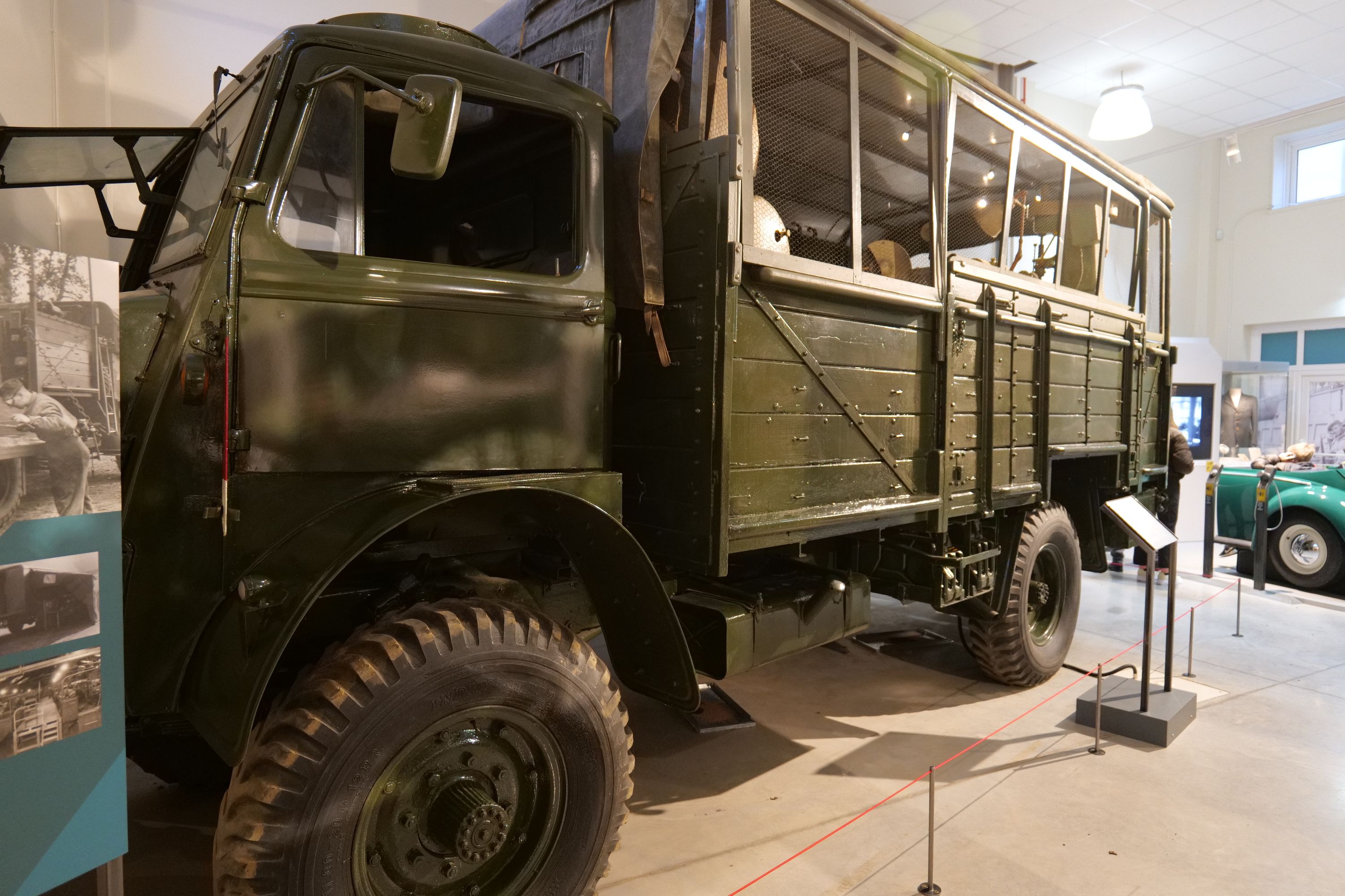 Bedford QL TYPE M Workshop Truck REME Museum :Maquetland.com:: Le monde de la maquette